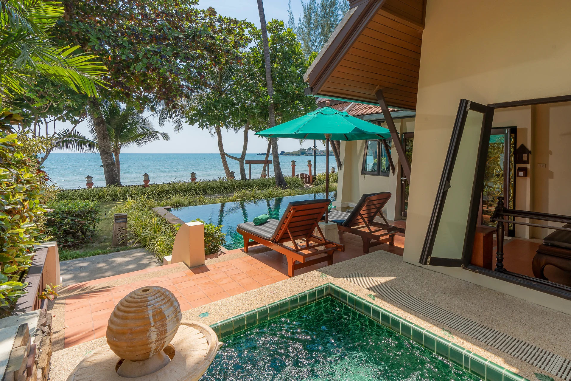 Beachfront Pool Villa – Koh Chang Paradise Resort