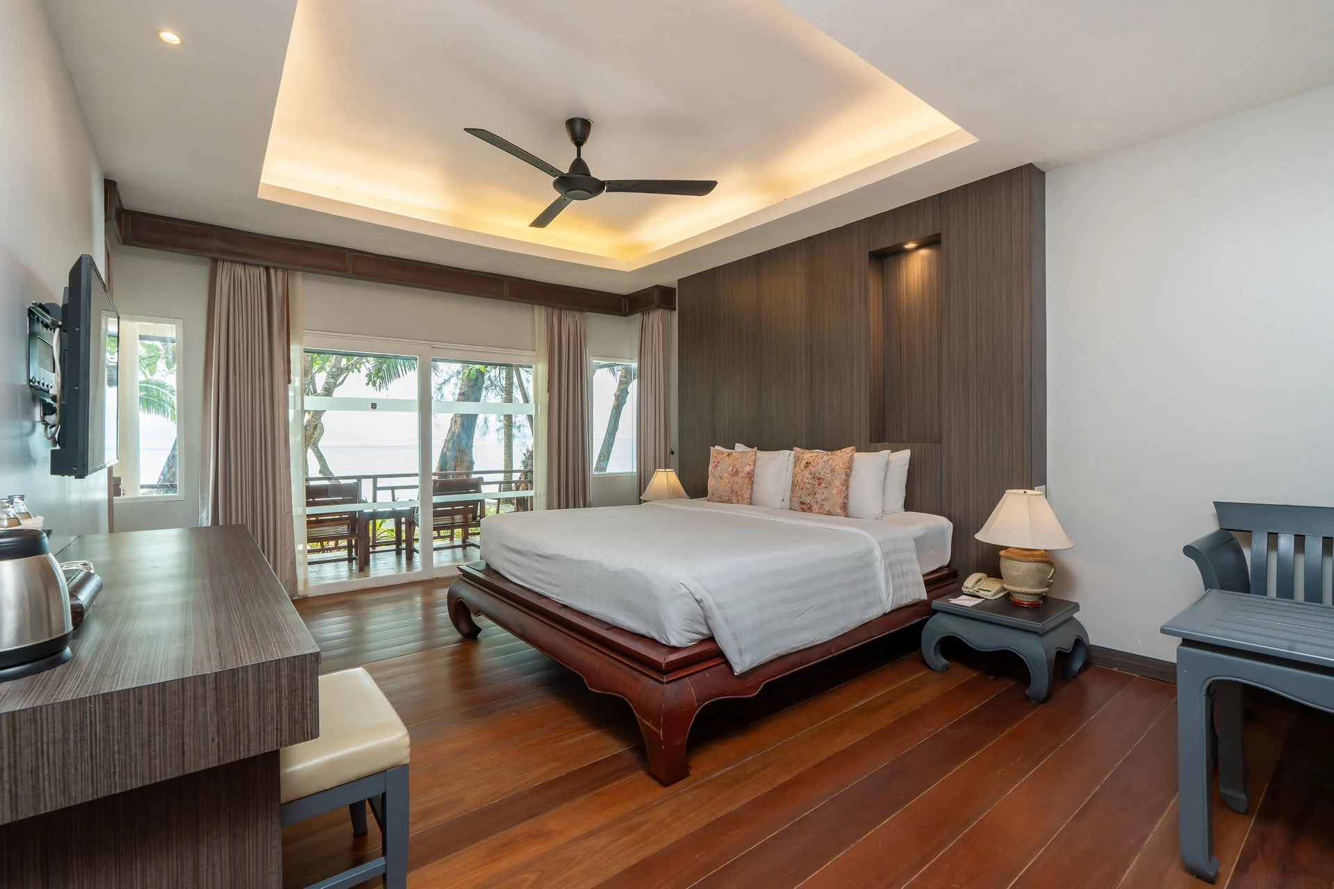Deluxe Beachfront Villa – Koh Chang Paradise Resort
